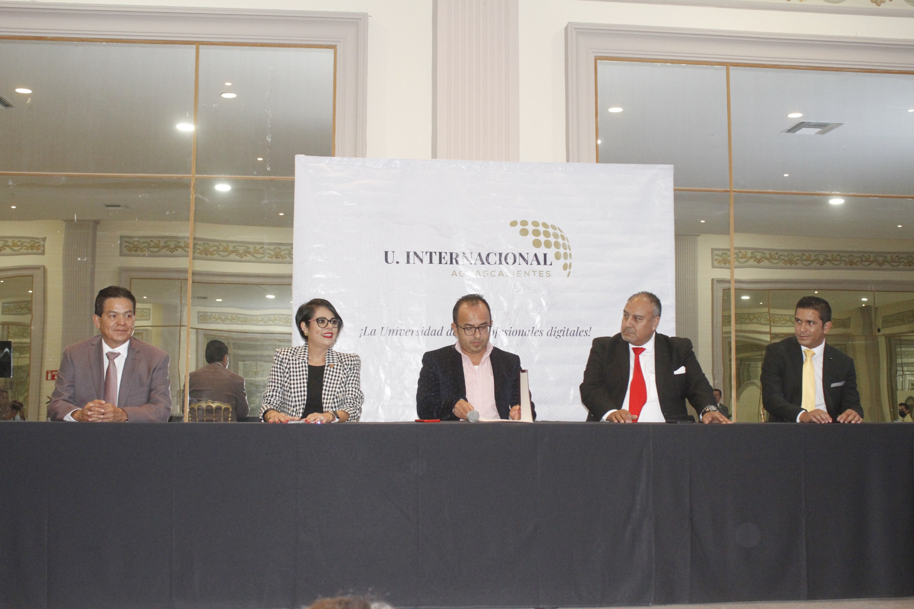 UNIVERSIDAD INTERNACIONAL - BLANCOYNEGRO