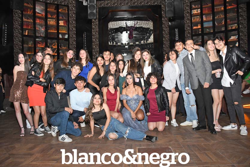XV AÑOS MARÍA JOSÉ CHAIREZ PONCE - BLANCOYNEGRO