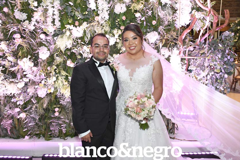 BODA KARINA ROBLES Y HÉCTOR CARRILLO - BLANCOYNEGRO